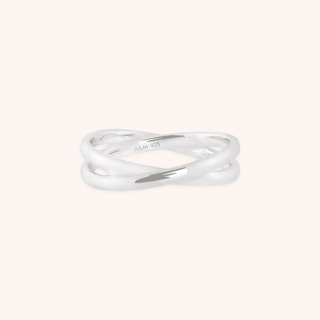 Crossover Illusion Silver Band Ring | Astrid & Miyu