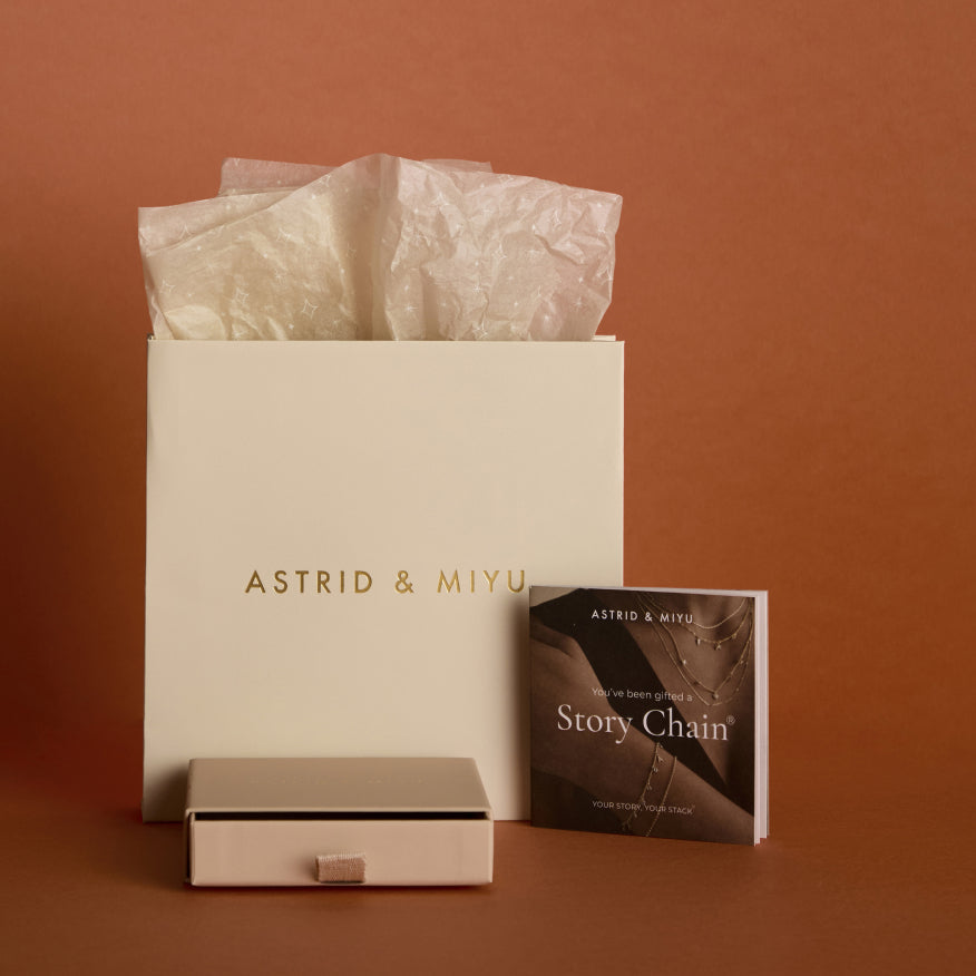 Story Chain | Personalised Solid Gold Necklaces | Astrid & Miyu